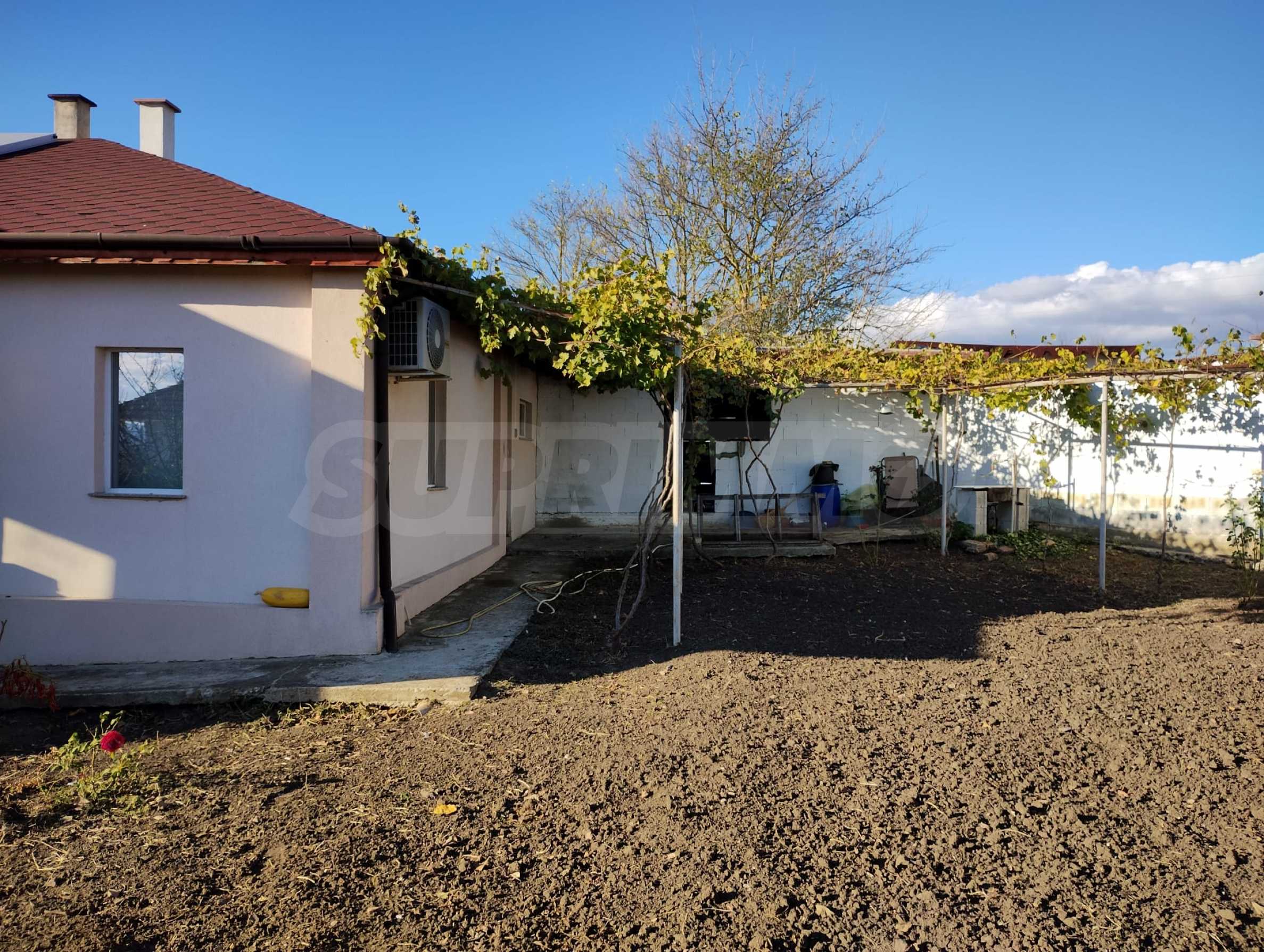 Къща "Май" с голям двор в селото на 45 км от Варна ️ 130 м² ️ Виж ...