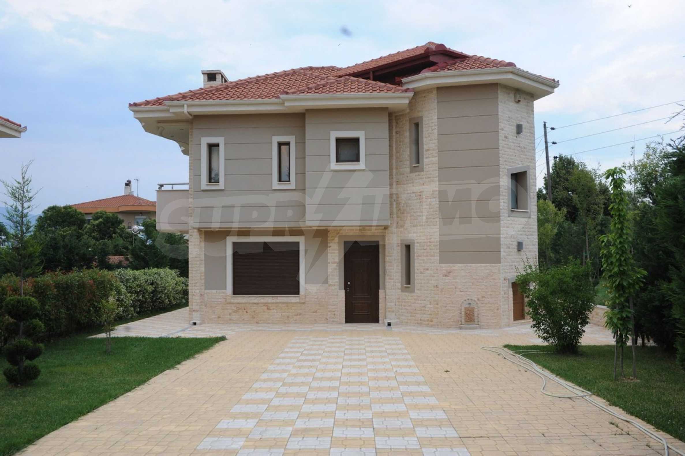 Къща в Neo Risio ️ 200 м² ️ Виж цената ️ 67152 — Suprimmo.bg